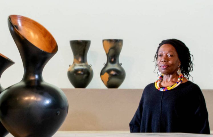 Magdalene Odundo: kenian.-brit. Keramikerin der Gegenwart
